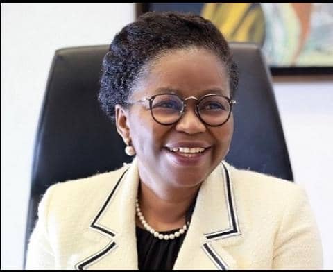 08 mars : Victoire Dogbé chante la Togolaise qui sait "soigner, éduquer ...