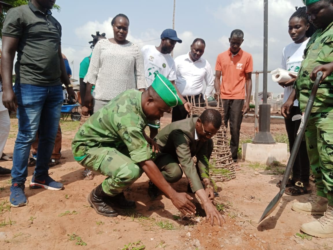 Ecologie: Umuganda Francophone lancé dans la commune Golfe 5 avec la ...