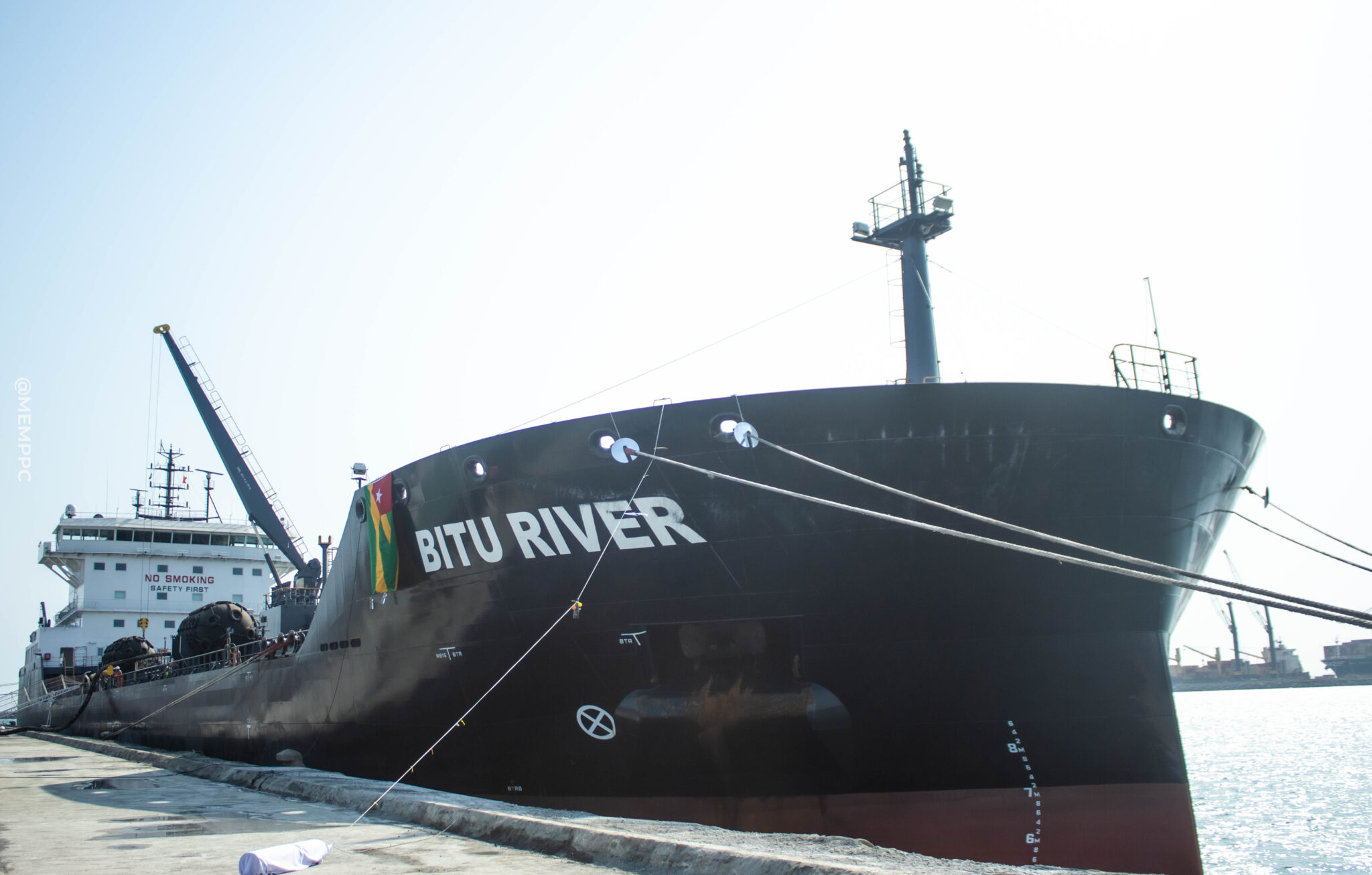 Le navire bitumier Bitu River accueilli au Port de Lomé - Le Nouveau ...